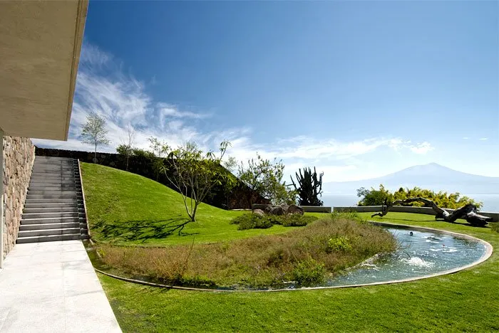 Luxury Lake House With Exotic Landscape - InteriorZine