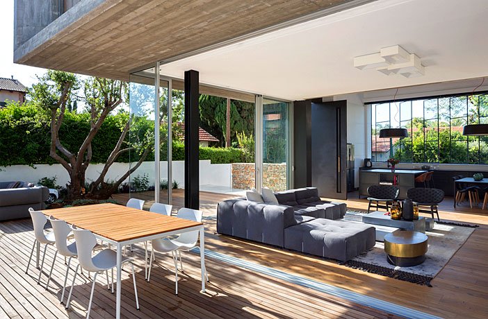 House with Simple Clear-lined Rectangular Volumes - InteriorZine